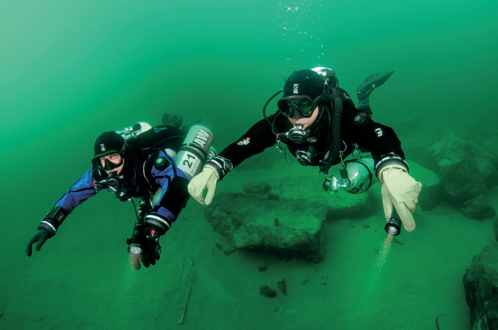 Dive Like A Pro: Communicating under water