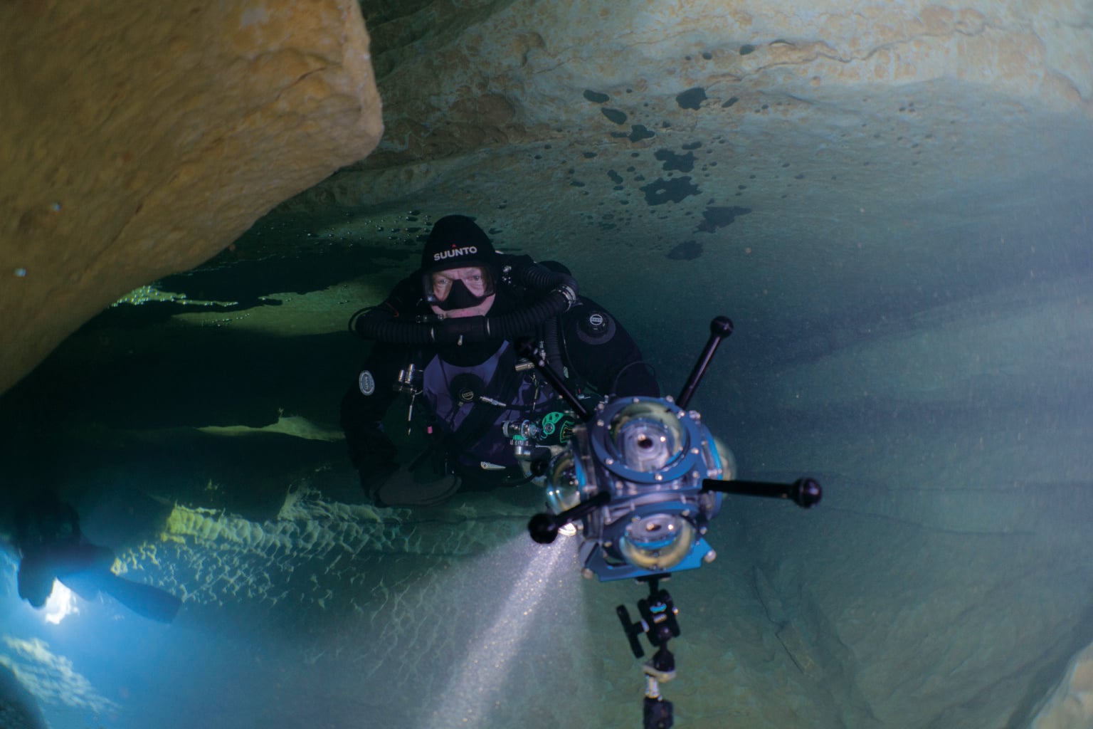 Torbet 360: Virtual cave-diving