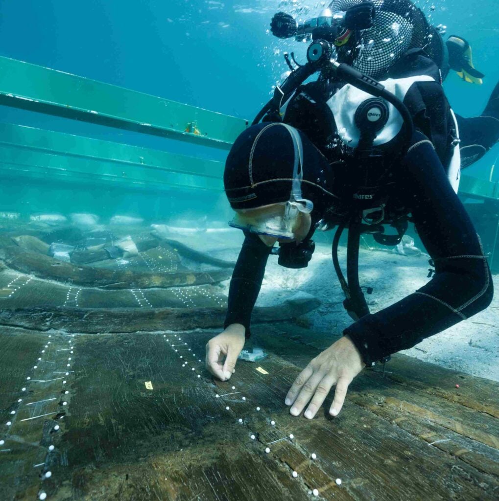 Divers set to lift Bronze Age ‘sewn’ boat