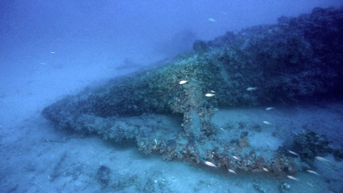 Greek sub-hunter finds missing bow