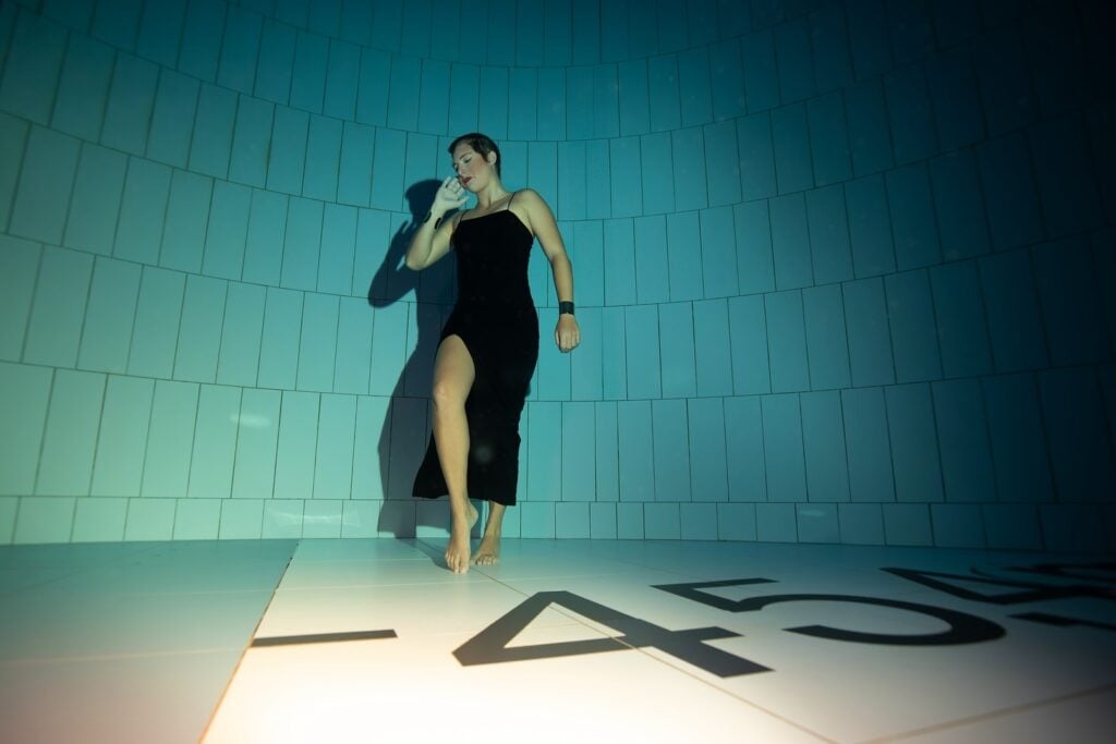 World-record dive - to 45m in a warm tube