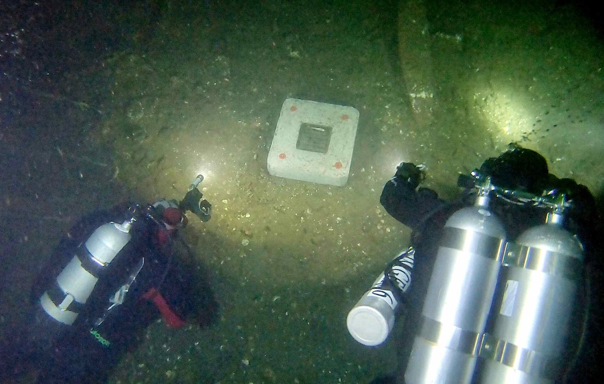 Wreck-divers honour WW2 airmen each side of Canada