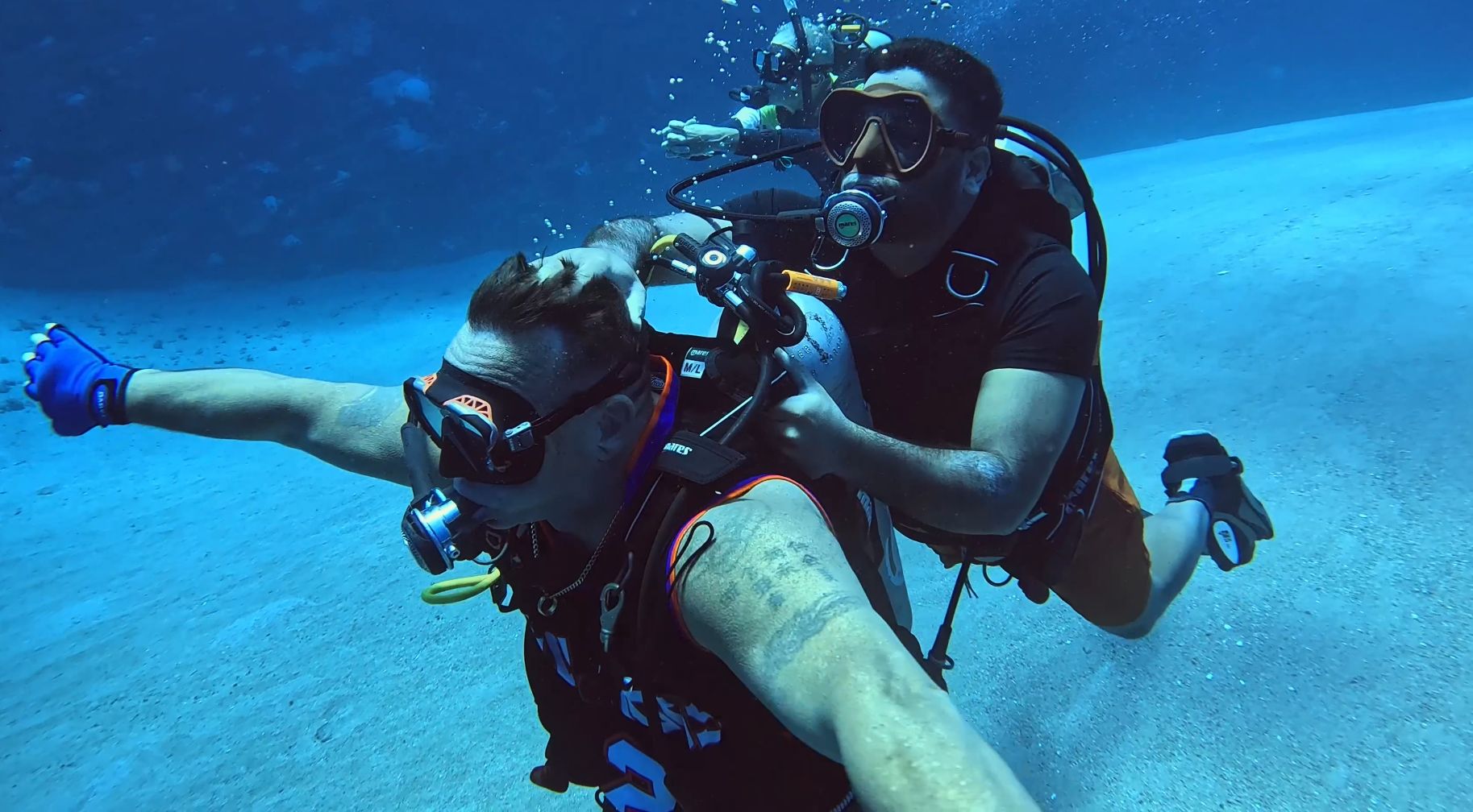 'V6' blind & paraplegic buddy-pair claim dive record