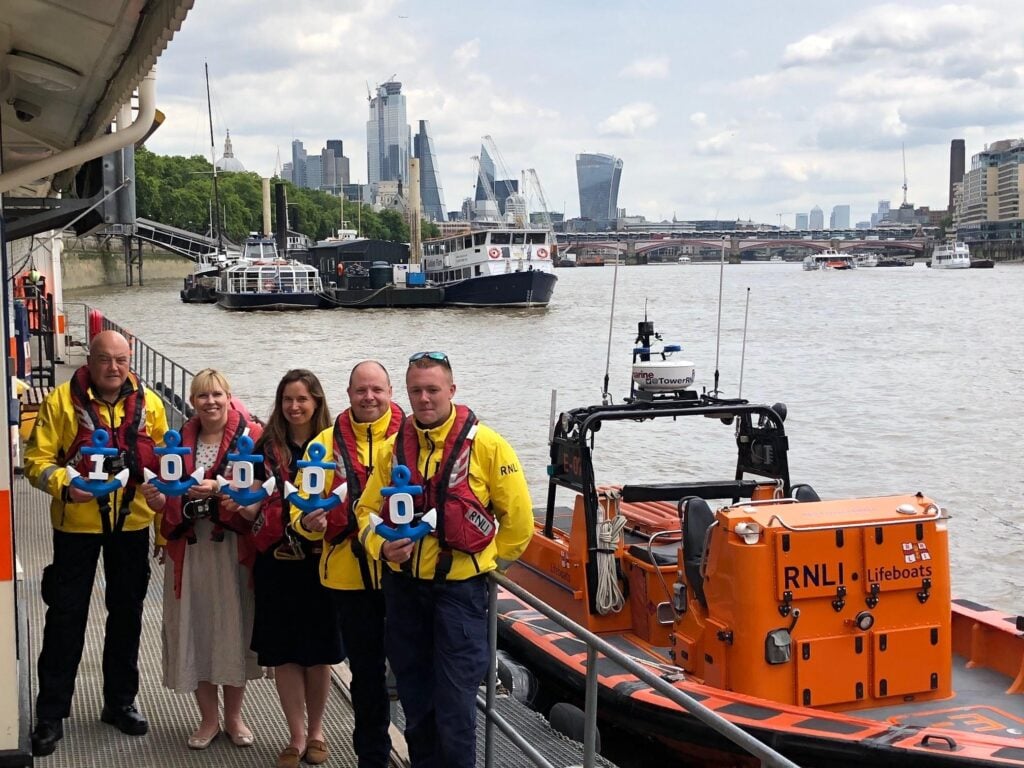 RNLI receives £10,000 donation to help divers stay safe