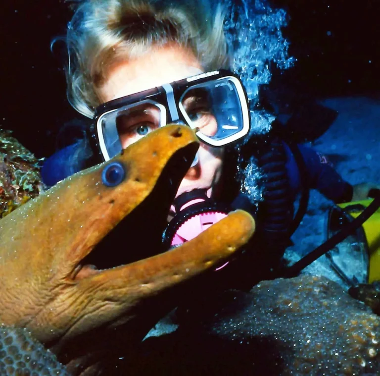 Diving under Jupiter's red light