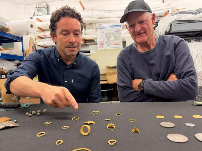 Diver hands ship­wreck treasures to Scilly museum